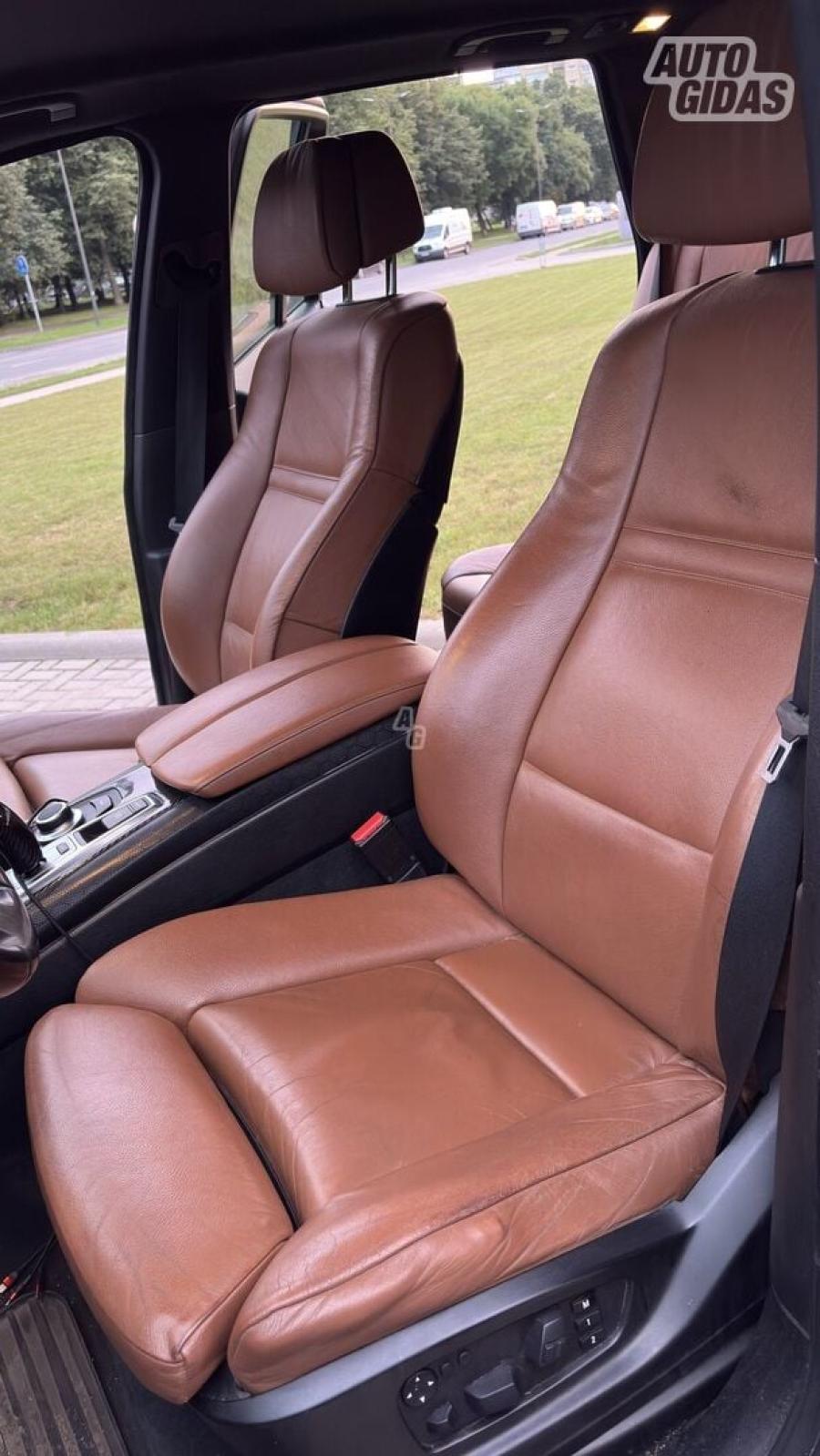 Black BMW X5 2009 in Kaunas, with an engine capacity of 3.00 L and mileage of 354 thousand km for 7500 €, photo 17 on AUTOMOTO.COM.LV