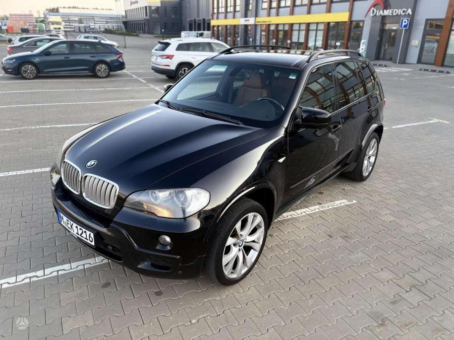 Black BMW X5 2009 in Vilnius, with an engine capacity of 3.00 L and mileage of 285 thousand km for 8300 €, photo 1 on AUTOMOTO.COM.LV