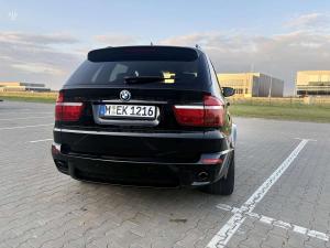 Black BMW X5 2009 in Vilnius, with an engine capacity of 3.00 L and mileage of 285 thousand km for 8300 €, photo 8 on AUTOMOTO.COM.LV