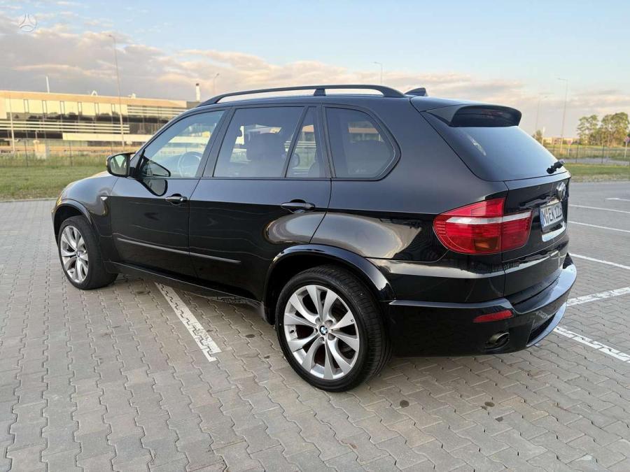 Black BMW X5 2009 in Vilnius, with an engine capacity of 3.00 L and mileage of 285 thousand km for 8300 €, photo 11 on AUTOMOTO.COM.LV
