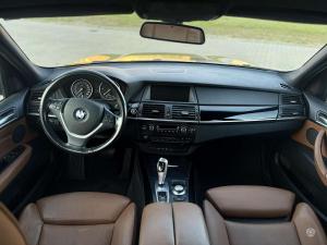 Black BMW X5 2009 in Vilnius, with an engine capacity of 3.00 L and mileage of 285 thousand km for 8300 €, photo 13 on AUTOMOTO.COM.LV
