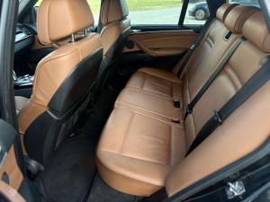 Black BMW X5 2009 in Vilnius, with an engine capacity of 3.00 L and mileage of 285 thousand km for 8300 €, photo 16 on AUTOMOTO.COM.LV