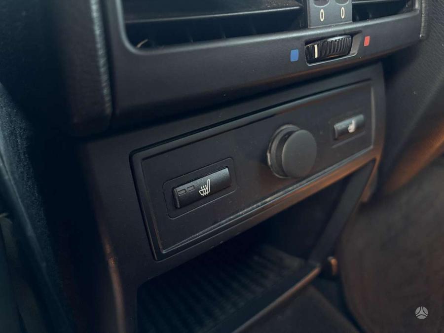 Black BMW X5 2009 in Vilnius, with an engine capacity of 3.00 L and mileage of 285 thousand km for 8300 €, photo 18 on AUTOMOTO.COM.LV