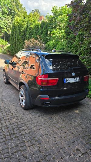 Black BMW X5 2009 in Riga, with an engine capacity of 3.00 L and mileage of 190 thousand km for 12900 €, photo 3 on AUTOMOTO.COM.LV
