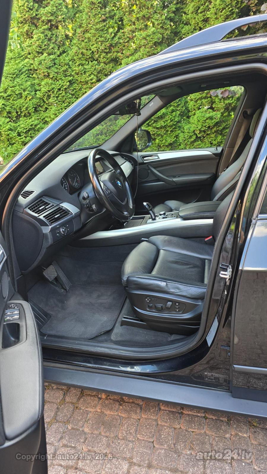 Black BMW X5 2009 in Riga, with an engine capacity of 3.00 L and mileage of 190 thousand km for 12900 €, photo 5 on AUTOMOTO.COM.LV