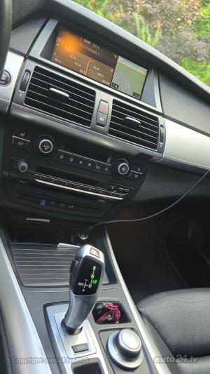 Black BMW X5 2009 in Riga, with an engine capacity of 3.00 L and mileage of 190 thousand km for 12900 €, photo 7 on AUTOMOTO.COM.LV