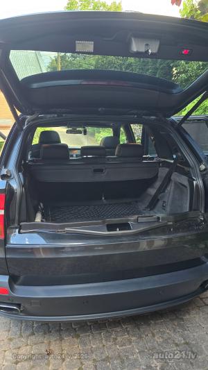Black BMW X5 2009 in Riga, with an engine capacity of 3.00 L and mileage of 190 thousand km for 12900 €, photo 10 on AUTOMOTO.COM.LV