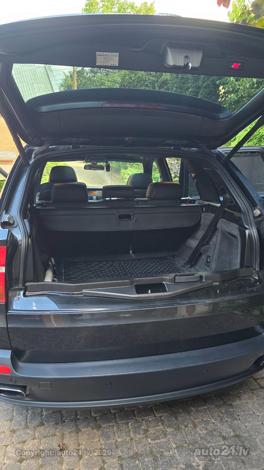Black BMW X5 2009 in Riga, with an engine capacity of 3.00 L and mileage of 190 thousand km for 12900 €, photo 10 on AUTOMOTO.COM.LV