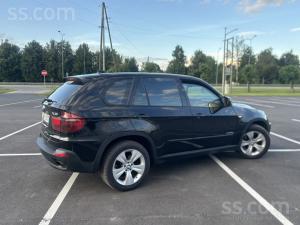Melns BMW X5 2009 Ogre, ar dzinēja tilpumu 3.00 L un nobraukumu 374 tūkst. km par 8499 €, foto 13 vietnē AUTOMOTO.COM.LV