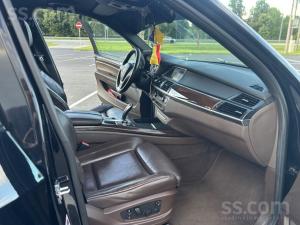 Melns BMW X5 2009 Ogre, ar dzinēja tilpumu 3.00 L un nobraukumu 374 tūkst. km par 8499 €, foto 21 vietnē AUTOMOTO.COM.LV