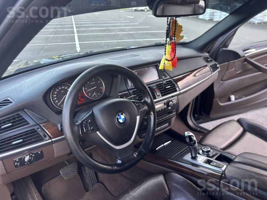 Melns BMW X5 2009 Ogre, ar dzinēja tilpumu 3.00 L un nobraukumu 374 tūkst. km par 8499 €, foto 28 vietnē AUTOMOTO.COM.LV