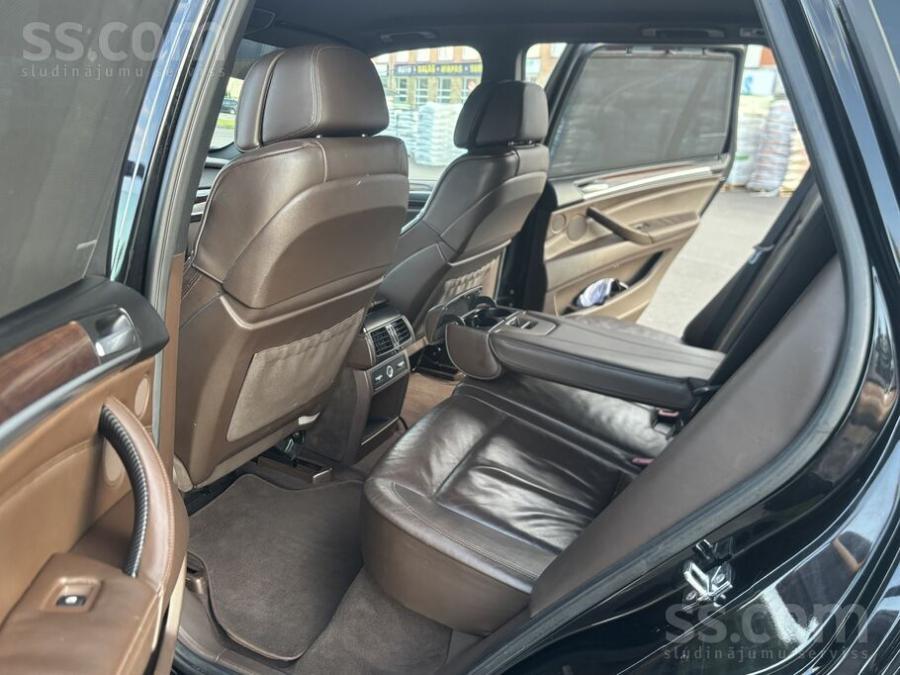 Melns BMW X5 2009 Ogre, ar dzinēja tilpumu 3.00 L un nobraukumu 374 tūkst. km par 8499 €, foto 30 vietnē AUTOMOTO.COM.LV