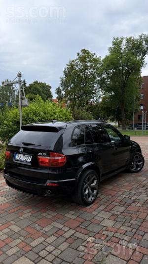 Black BMW X5 2009 in Riga, with an engine capacity of 3.00 L and mileage of 344 thousand km for 9750 €, photo 7 on AUTOMOTO.COM.LV