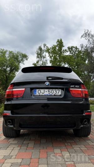 Black BMW X5 2009 in Riga, with an engine capacity of 3.00 L and mileage of 344 thousand km for 9750 €, photo 8 on AUTOMOTO.COM.LV