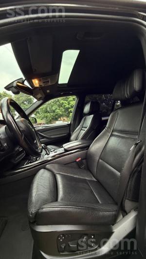 Black BMW X5 2009 in Riga, with an engine capacity of 3.00 L and mileage of 344 thousand km for 9750 €, photo 11 on AUTOMOTO.COM.LV