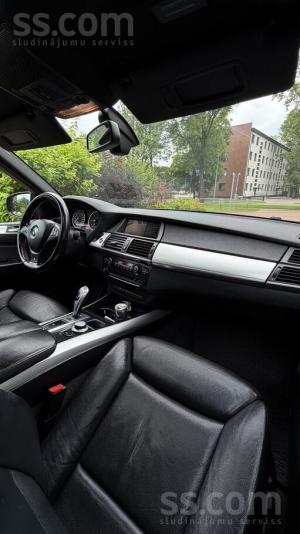 Black BMW X5 2009 in Riga, with an engine capacity of 3.00 L and mileage of 344 thousand km for 9750 €, photo 13 on AUTOMOTO.COM.LV
