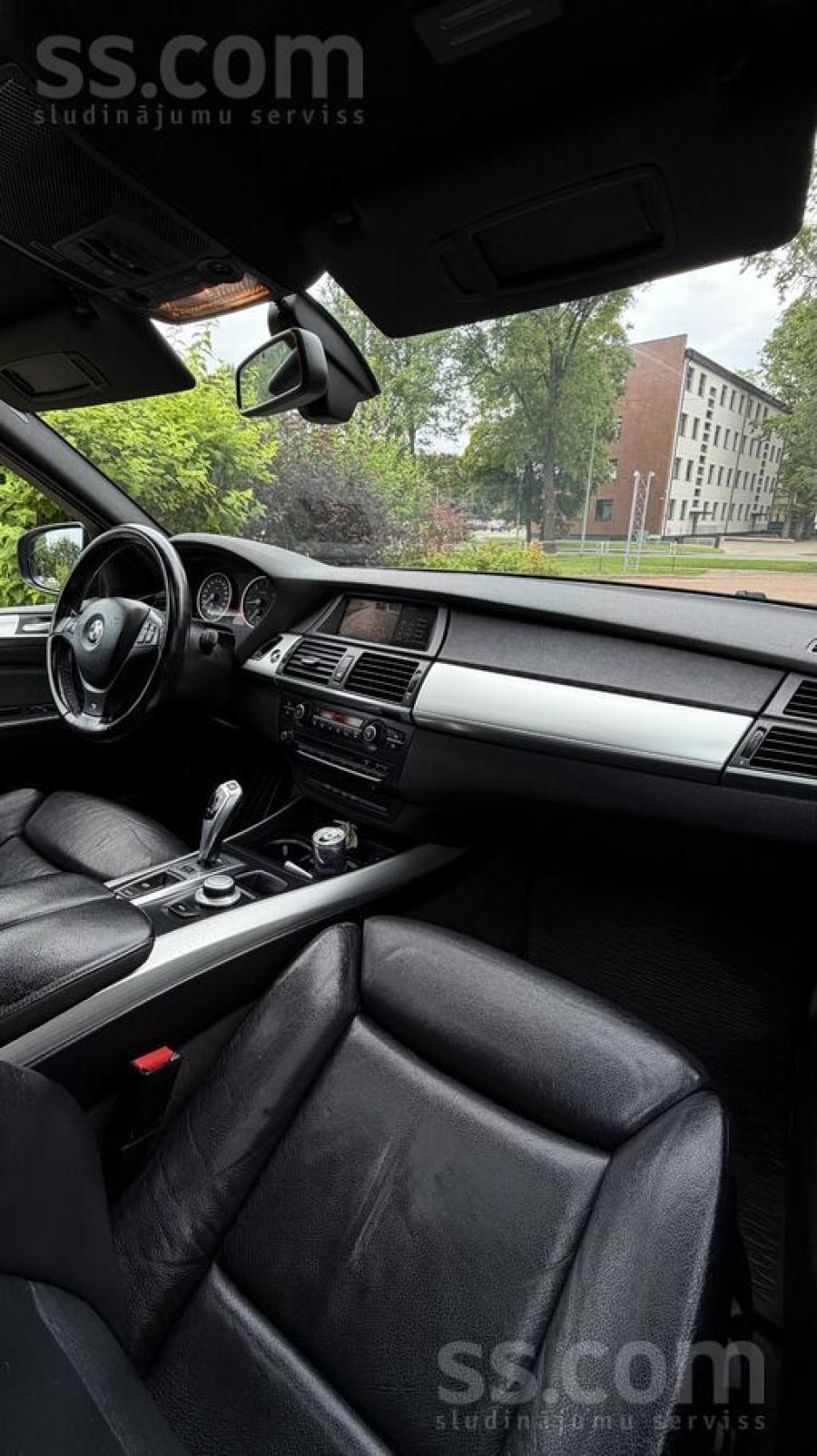 Black BMW X5 2009 in Riga, with an engine capacity of 3.00 L and mileage of 344 thousand km for 9750 €, photo 13 on AUTOMOTO.COM.LV