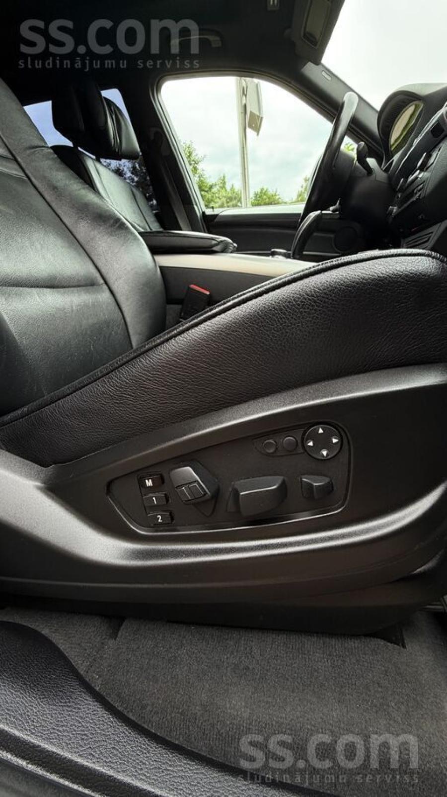 Black BMW X5 2009 in Riga, with an engine capacity of 3.00 L and mileage of 344 thousand km for 9750 €, photo 15 on AUTOMOTO.COM.LV