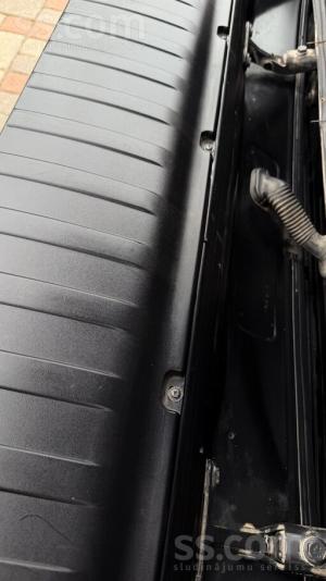 Black BMW X5 2009 in Riga, with an engine capacity of 3.00 L and mileage of 344 thousand km for 9750 €, photo 18 on AUTOMOTO.COM.LV