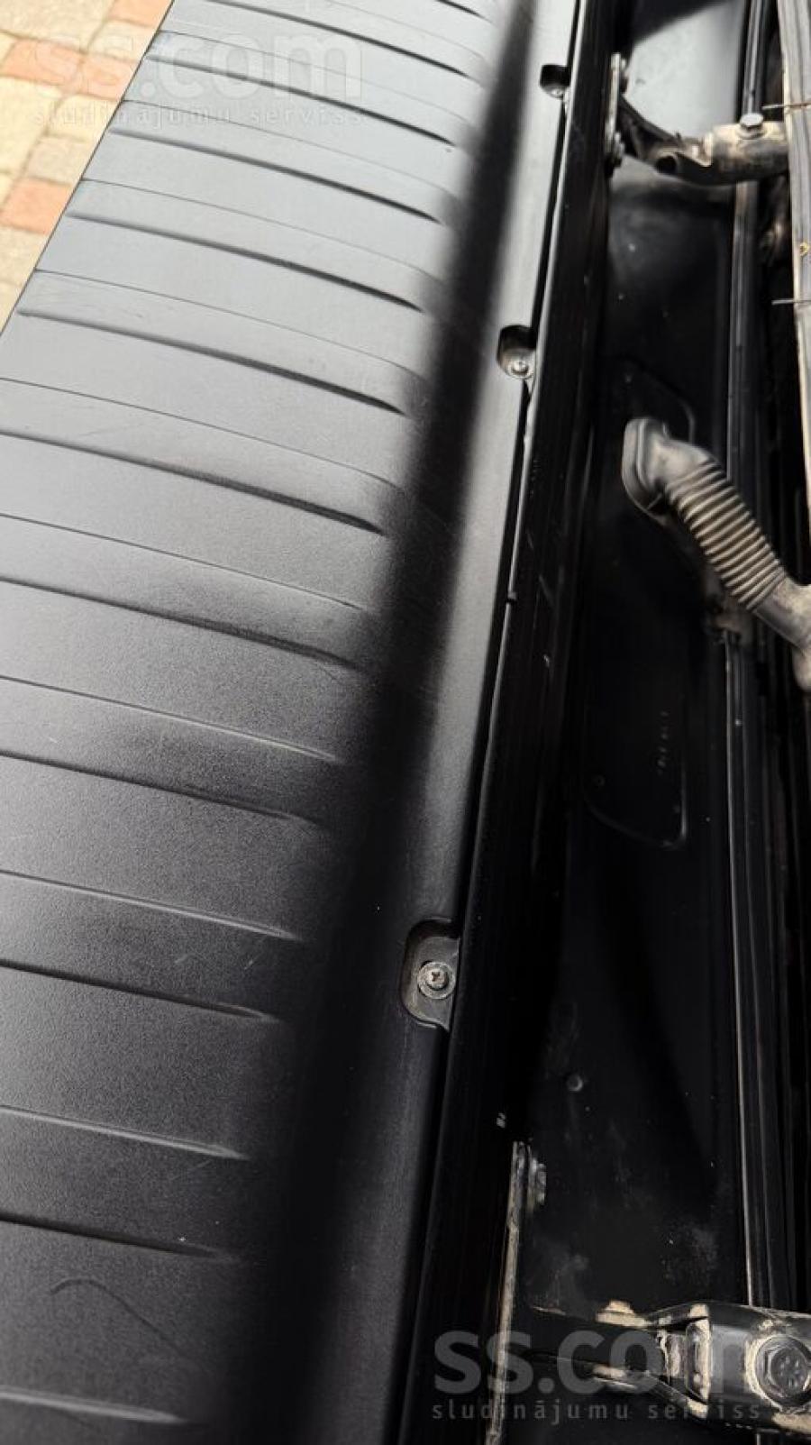 Black BMW X5 2009 in Riga, with an engine capacity of 3.00 L and mileage of 344 thousand km for 9750 €, photo 18 on AUTOMOTO.COM.LV
