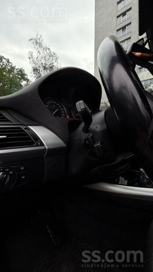 Black BMW X5 2009 in Riga, with an engine capacity of 3.00 L and mileage of 344 thousand km for 9750 €, photo 20 on AUTOMOTO.COM.LV