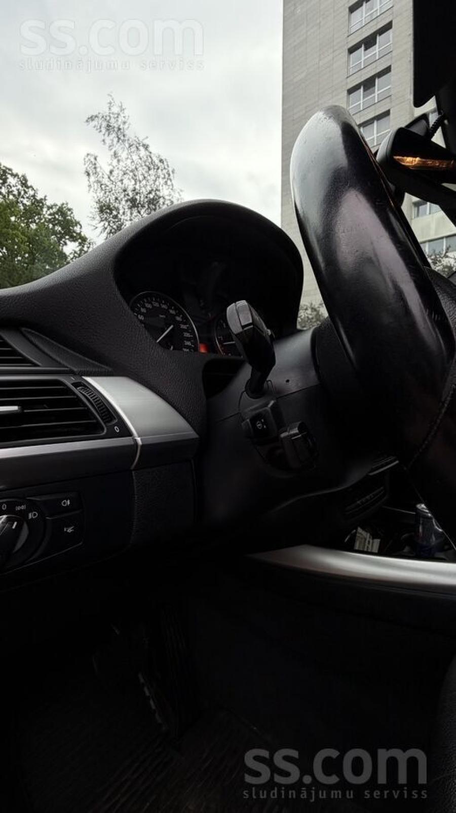 Black BMW X5 2009 in Riga, with an engine capacity of 3.00 L and mileage of 344 thousand km for 9750 €, photo 20 on AUTOMOTO.COM.LV