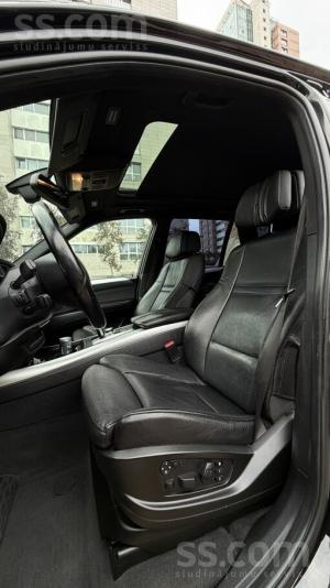 Black BMW X5 2009 in Riga, with an engine capacity of 3.00 L and mileage of 344 thousand km for 9750 €, photo 21 on AUTOMOTO.COM.LV