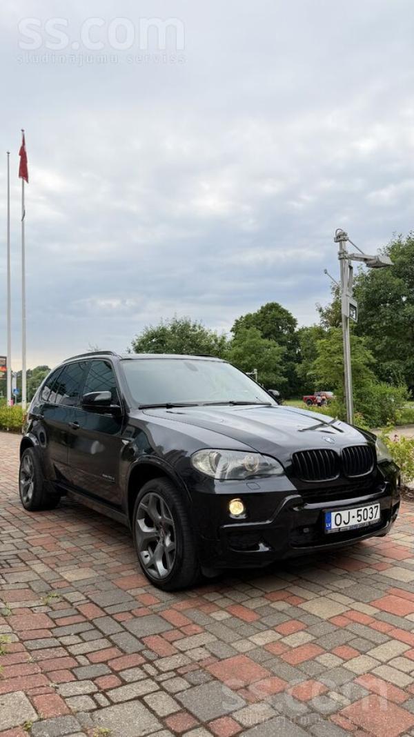 Black BMW X5 2009 in Riga, with an engine capacity of 3.00 L and mileage of 344 thousand km for 9750 €, photo 4 on AUTOMOTO.COM.LV