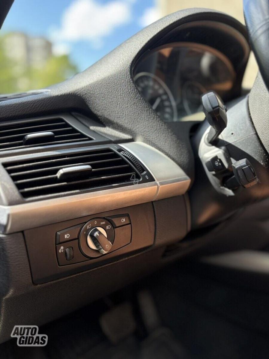 Black BMW X5 2009 in Kaunas, with an engine capacity of 3.00 L and mileage of 381 thousand km for 7500 €, photo 10 on AUTOMOTO.COM.LV