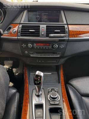 Черный БМВ Х5 2009 в Рига, объемом двигателя 3.00 л и пробегом 303 тыс. км за 10500 €, фото 12 на AUTOMOTO.COM.LV