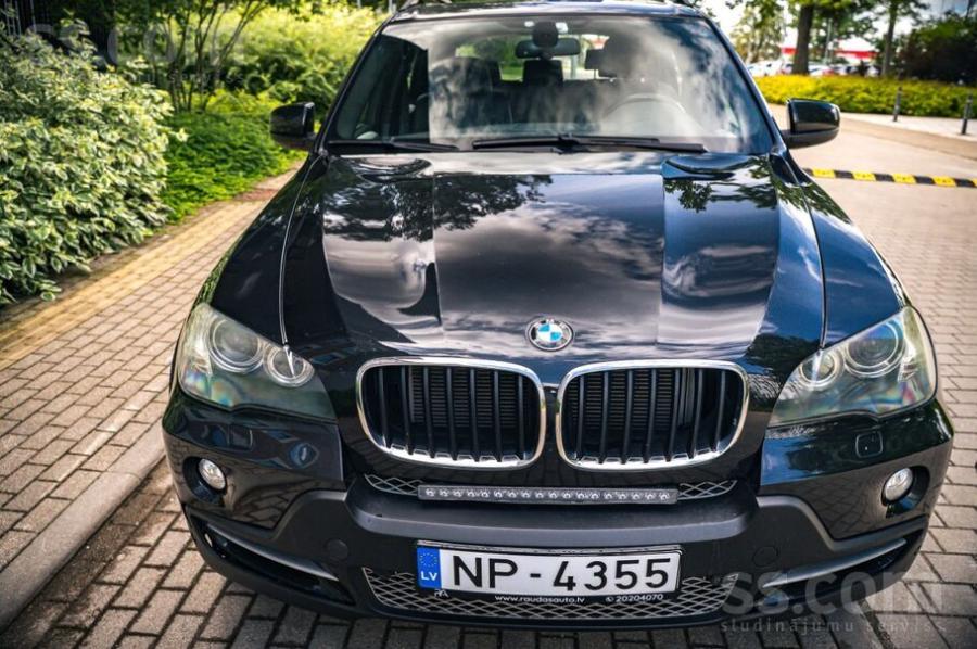 Black BMW X5 2009 in Riga, with an engine capacity of 3.00 L and mileage of 362 thousand km for 5990 €, photo 3 on AUTOMOTO.COM.LV