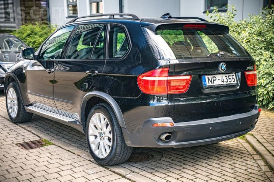 Black BMW X5 2009 in Riga, with an engine capacity of 3.00 L and mileage of 362 thousand km for 5990 €, photo 7 on AUTOMOTO.COM.LV