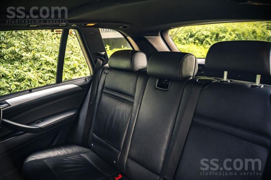 Black BMW X5 2009 in Riga, with an engine capacity of 3.00 L and mileage of 362 thousand km for 5990 €, photo 13 on AUTOMOTO.COM.LV