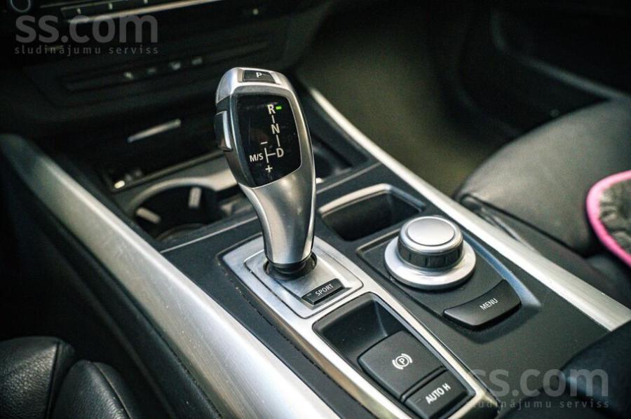 Black BMW X5 2009 in Riga, with an engine capacity of 3.00 L and mileage of 362 thousand km for 5990 €, photo 19 on AUTOMOTO.COM.LV