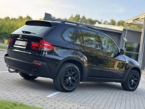 Black BMW X5 2009 in Jurmala, with an engine capacity of 3.00 L and mileage of 285 thousand km for 7990 €, photo 3 on AUTOMOTO.COM.LV