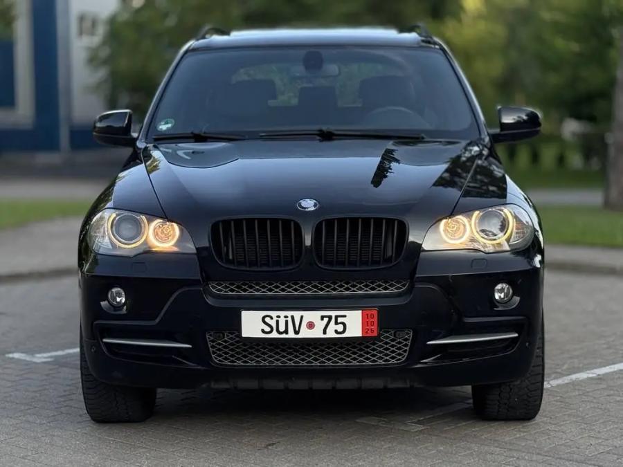 Black BMW X5 2009 in Jurmala, with an engine capacity of 3.00 L and mileage of 285 thousand km for 7990 €, photo 6 on AUTOMOTO.COM.LV