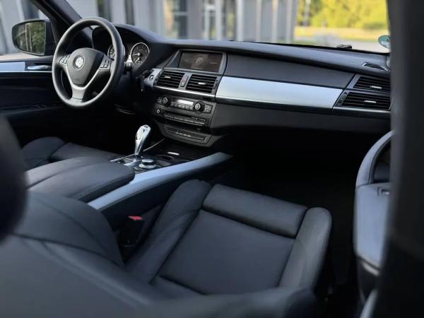 Melns BMW X5 2009 Jūrmala, ar dzinēja tilpumu 3.00 L un nobraukumu 285 tūkst. km par 7990 €, foto 6 vietnē AUTOMOTO.COM.LV