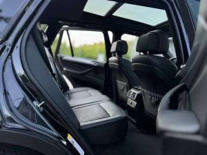 Black BMW X5 2009 in Jurmala, with an engine capacity of 3.00 L and mileage of 285 thousand km for 7990 €, photo 8 on AUTOMOTO.COM.LV