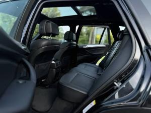 Black BMW X5 2009 in Jurmala, with an engine capacity of 3.00 L and mileage of 285 thousand km for 7990 €, photo 9 on AUTOMOTO.COM.LV