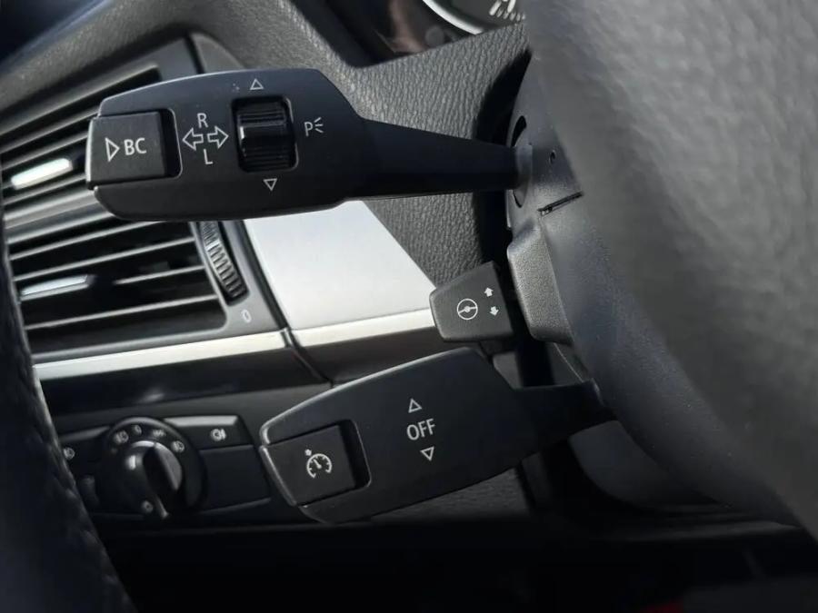 Black BMW X5 2009 in Jurmala, with an engine capacity of 3.00 L and mileage of 285 thousand km for 7990 €, photo 16 on AUTOMOTO.COM.LV