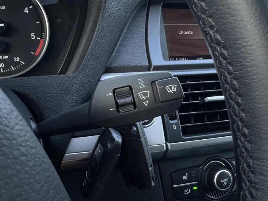 Black BMW X5 2009 in Jurmala, with an engine capacity of 3.00 L and mileage of 285 thousand km for 7990 €, photo 17 on AUTOMOTO.COM.LV