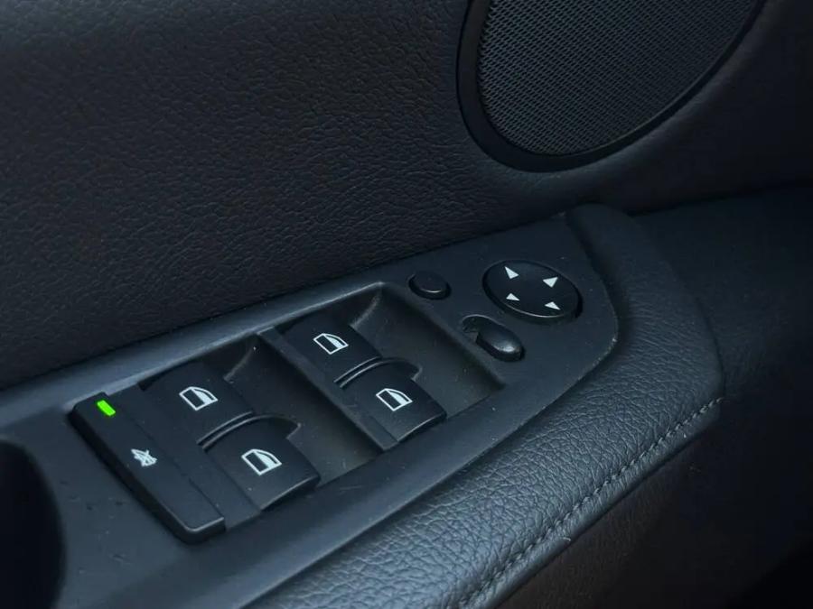 Black BMW X5 2009 in Jurmala, with an engine capacity of 3.00 L and mileage of 285 thousand km for 7990 €, photo 20 on AUTOMOTO.COM.LV