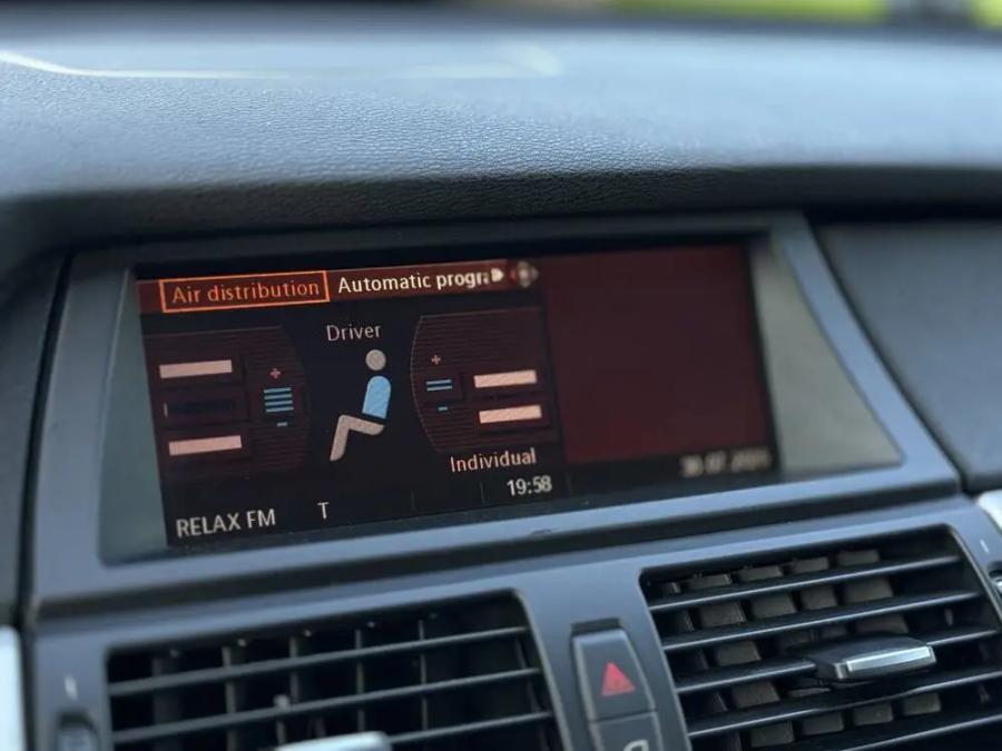 Black BMW X5 2009 in Jurmala, with an engine capacity of 3.00 L and mileage of 285 thousand km for 7990 €, photo 22 on AUTOMOTO.COM.LV