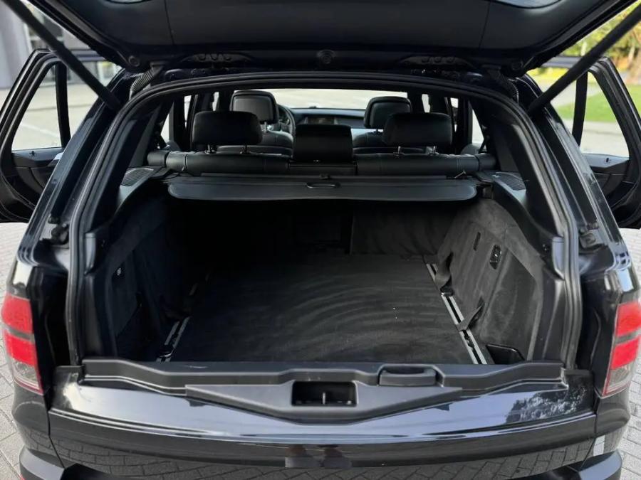 Black BMW X5 2009 in Jurmala, with an engine capacity of 3.00 L and mileage of 285 thousand km for 7990 €, photo 28 on AUTOMOTO.COM.LV