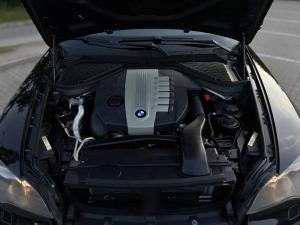 Black BMW X5 2009 in Jurmala, with an engine capacity of 3.00 L and mileage of 285 thousand km for 7990 €, photo 30 on AUTOMOTO.COM.LV