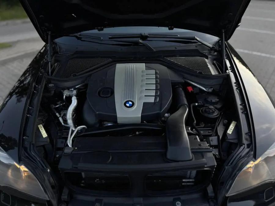 Black BMW X5 2009 in Jurmala, with an engine capacity of 3.00 L and mileage of 285 thousand km for 7990 €, photo 30 on AUTOMOTO.COM.LV
