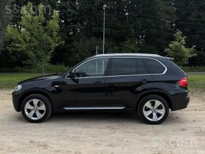 Black BMW X5 2009 in Riga, with an engine capacity of 3.00 L and mileage of 0 thousand km for 9700 €, photo 4 on AUTOMOTO.COM.LV