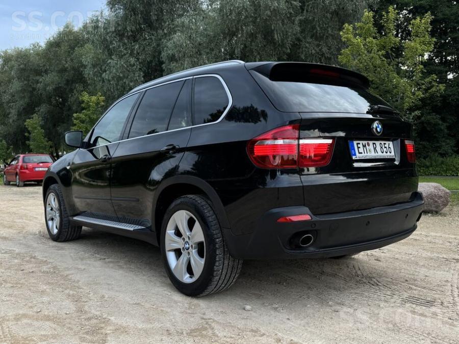 Black BMW X5 2009 in Riga, with an engine capacity of 3.00 L and mileage of 0 thousand km for 9700 €, photo 11 on AUTOMOTO.COM.LV