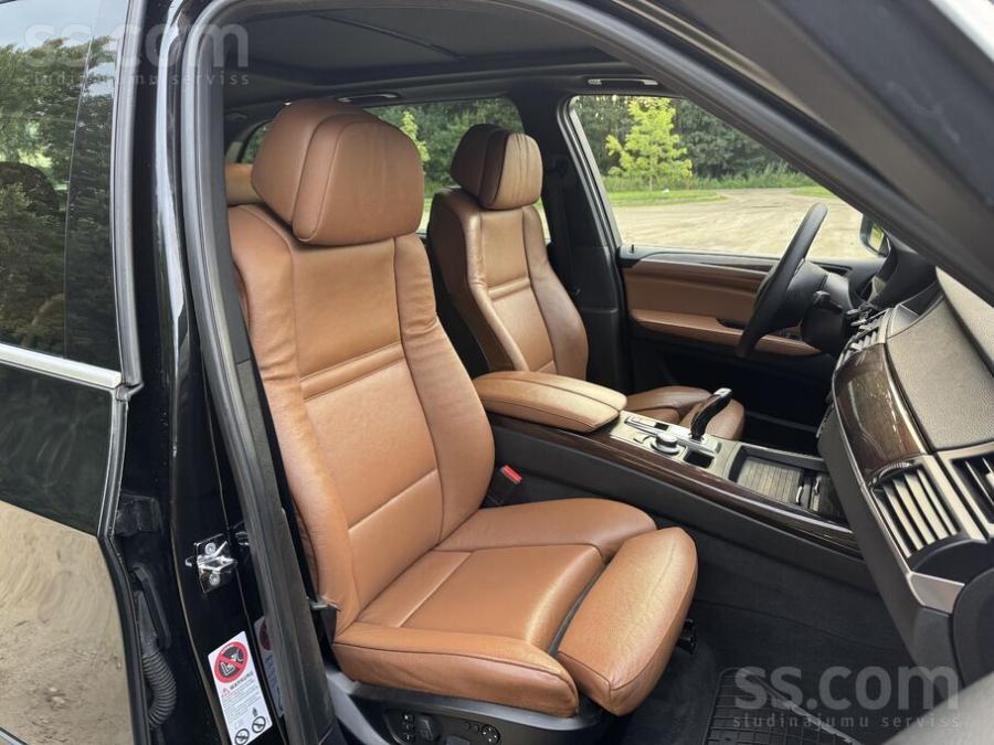 Black BMW X5 2009 in Riga, with an engine capacity of 3.00 L and mileage of 0 thousand km for 9700 €, photo 12 on AUTOMOTO.COM.LV