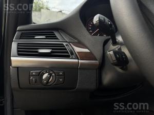 Black BMW X5 2009 in Riga, with an engine capacity of 3.00 L and mileage of 0 thousand km for 9700 €, photo 25 on AUTOMOTO.COM.LV